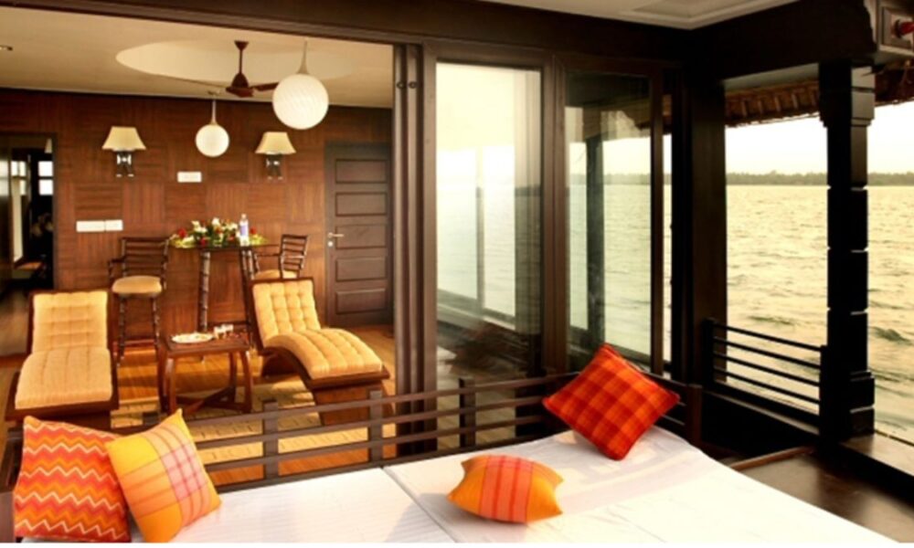 Simple Ways to Find the Perfect Luxury Houseboat for Your...